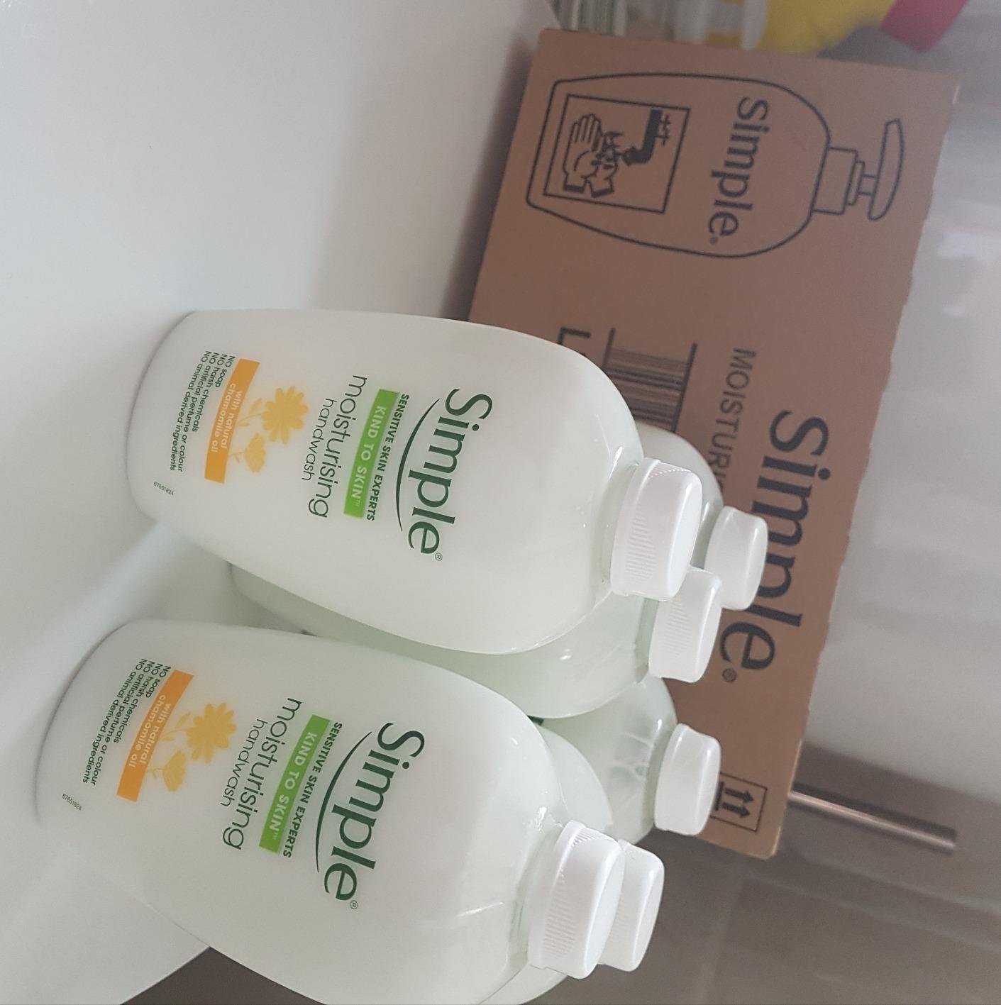 Simple Kind to Skin Moisturising no soap, artificial perfume or colour ...