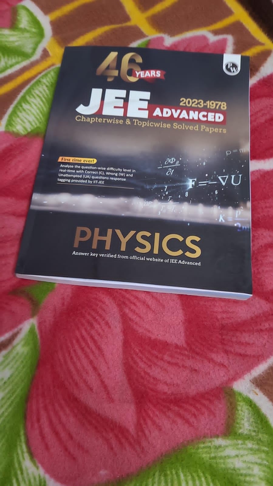 Buy PW 46 Years Physics Chapterwise and Topicwise Solved Papers PYQ of ...