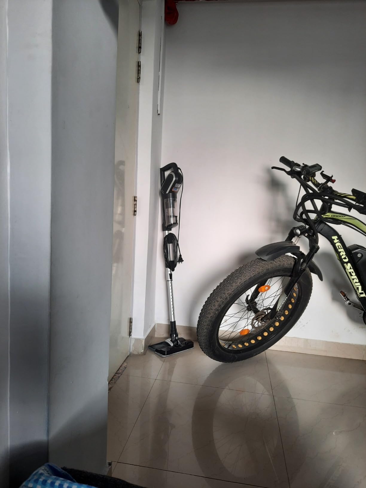 Taurus Vacuum Cleaner with Mop for Floor Cleaning| 800 W Motor with ...