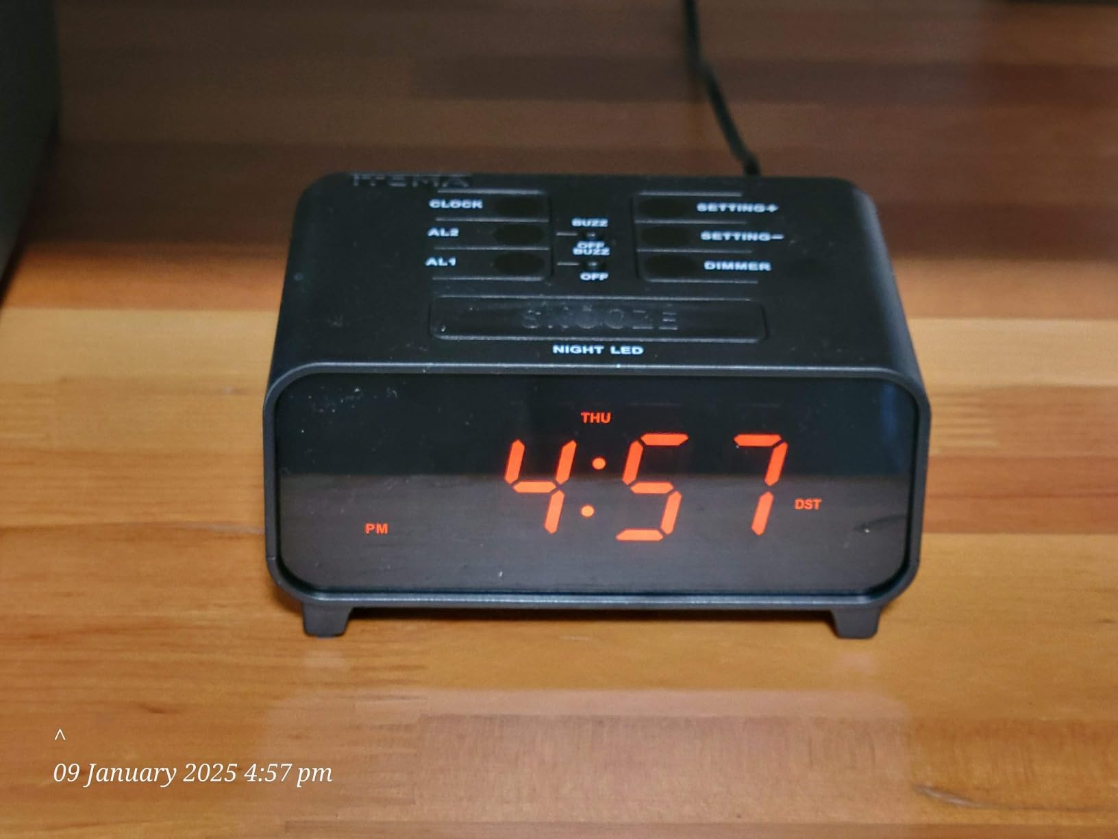 Small Alarm Clocks, Dual Alarms with 4 Alarm Week Modes, Snooze, USB ...