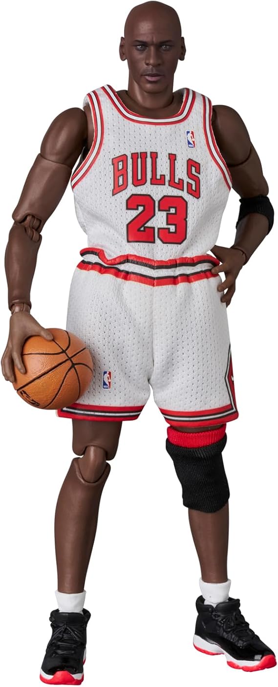 Amazon.com: Michael Jordan (Chicago Bulls Home) MAFEX Action Figure ...