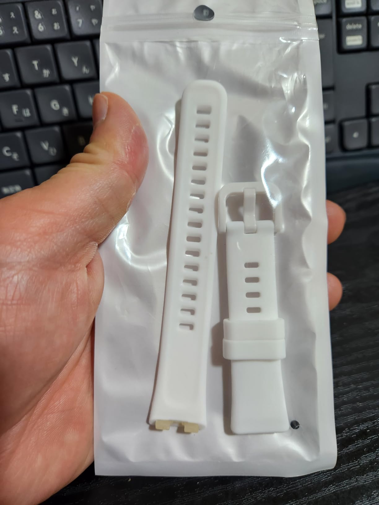 Amazon.co.jp: [Sitengle] Huawei band8用交換バンド 2本セット ファーウェイ バンド8用ベルト シリコン 柔らかい band8 替えバンド 通気 調節可能 ...