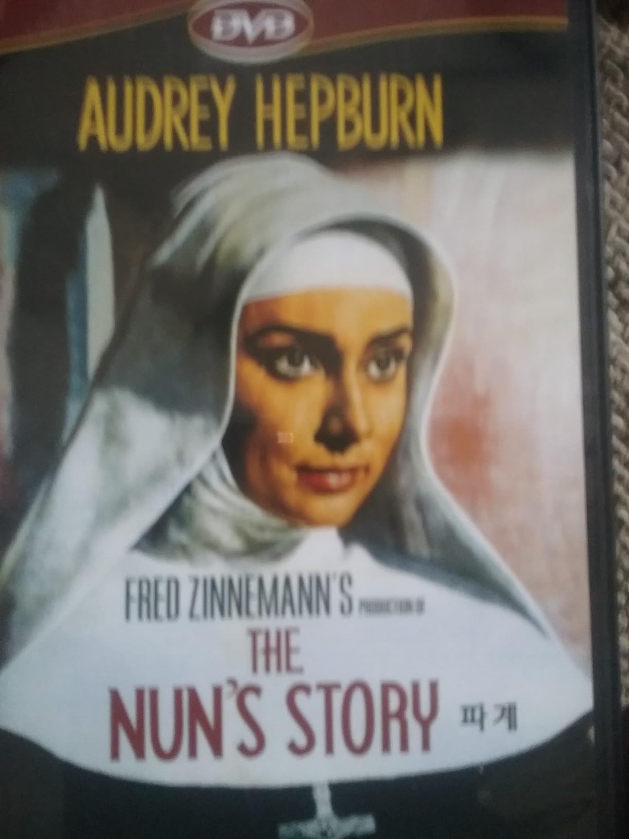 Die Geschichte einer Nonne: Amazon.de: Hepburn, Audrey, Finch, Peter ...