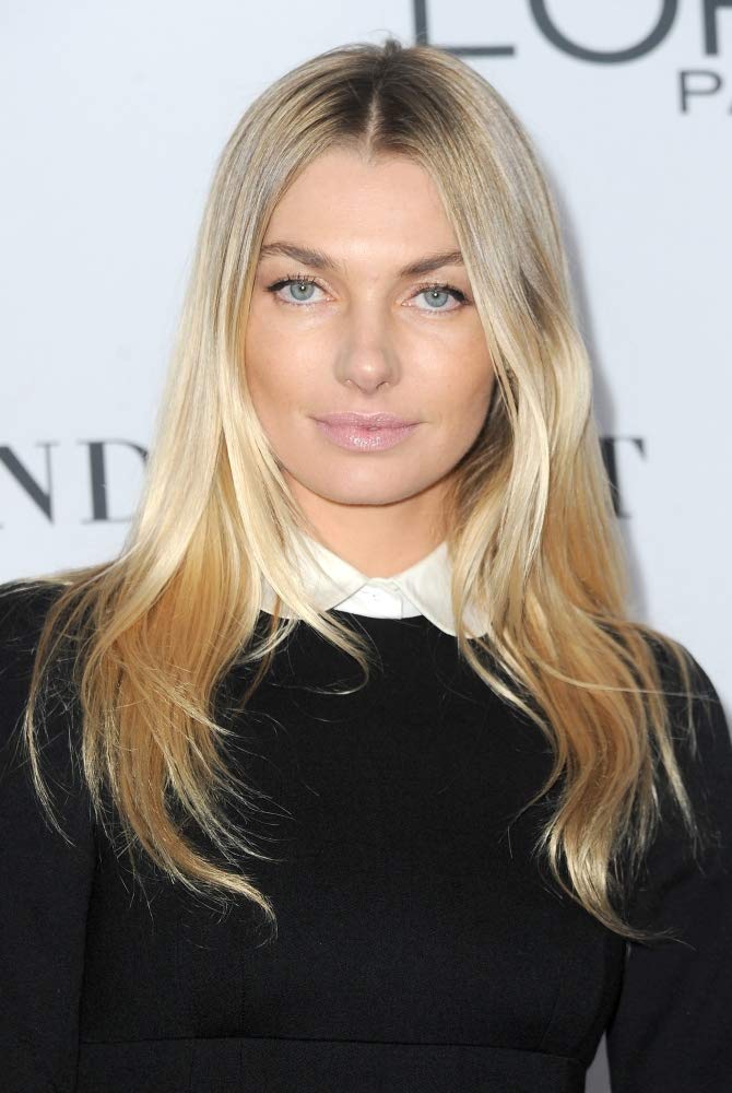 Jessica Hart's Instagram, Twitter & Facebook on IDCrawl