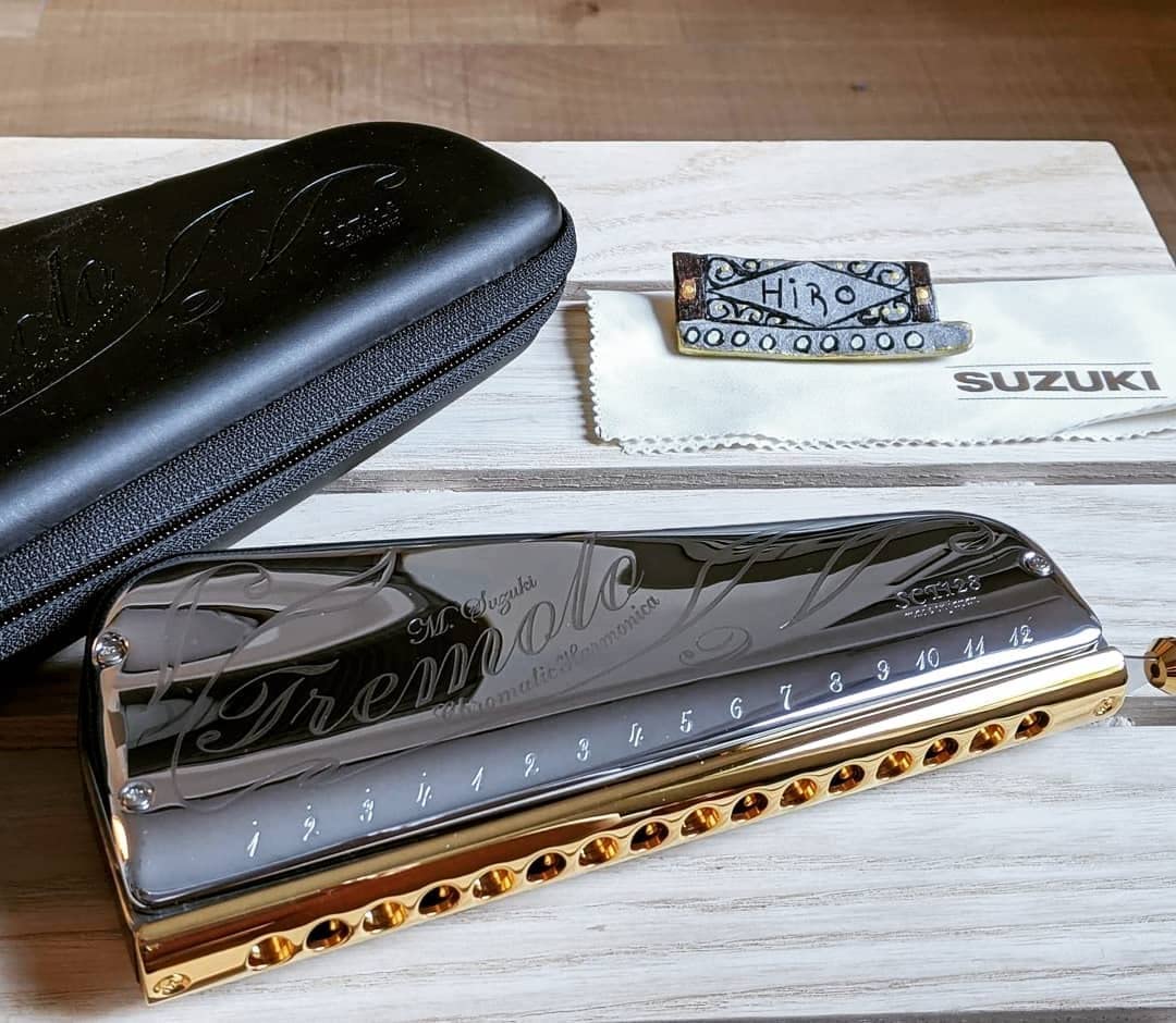Suzuki 16-hole Tremolo Chromatic Harmonica SCT-128 - key of C : Amazon ...