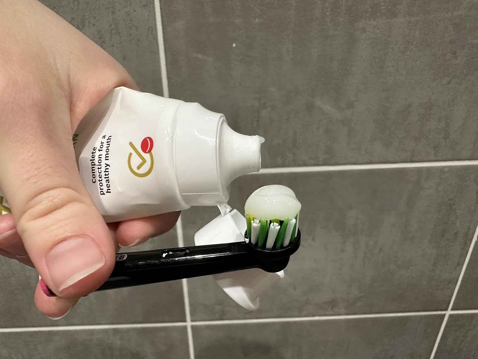 Colgate Total Advanced Deep Clean Toothpaste 75ml cleans deep in hard ...