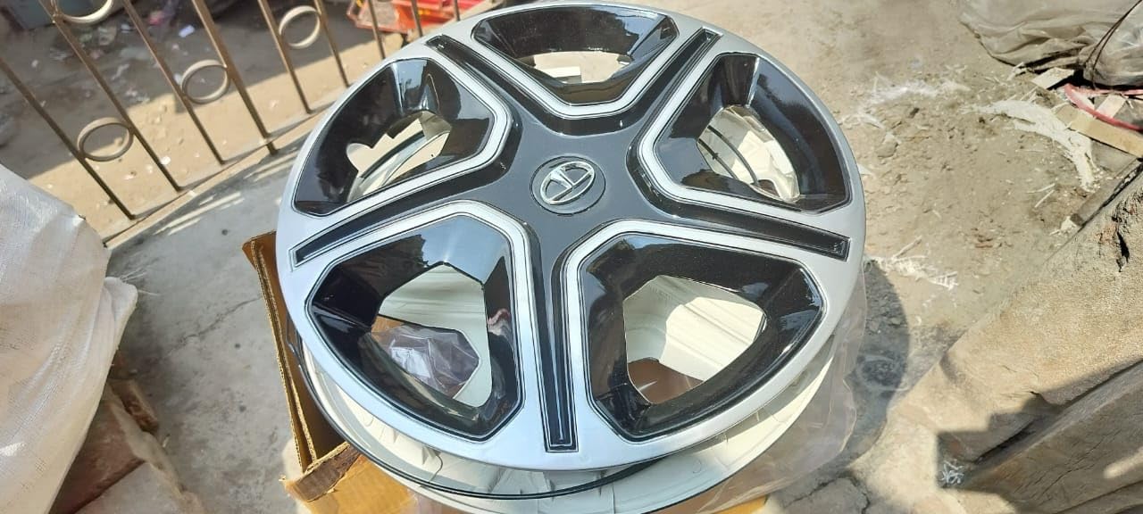 Modified Autos 16-Inch Wheel Covers for TATA Nexon Black and Silver ...