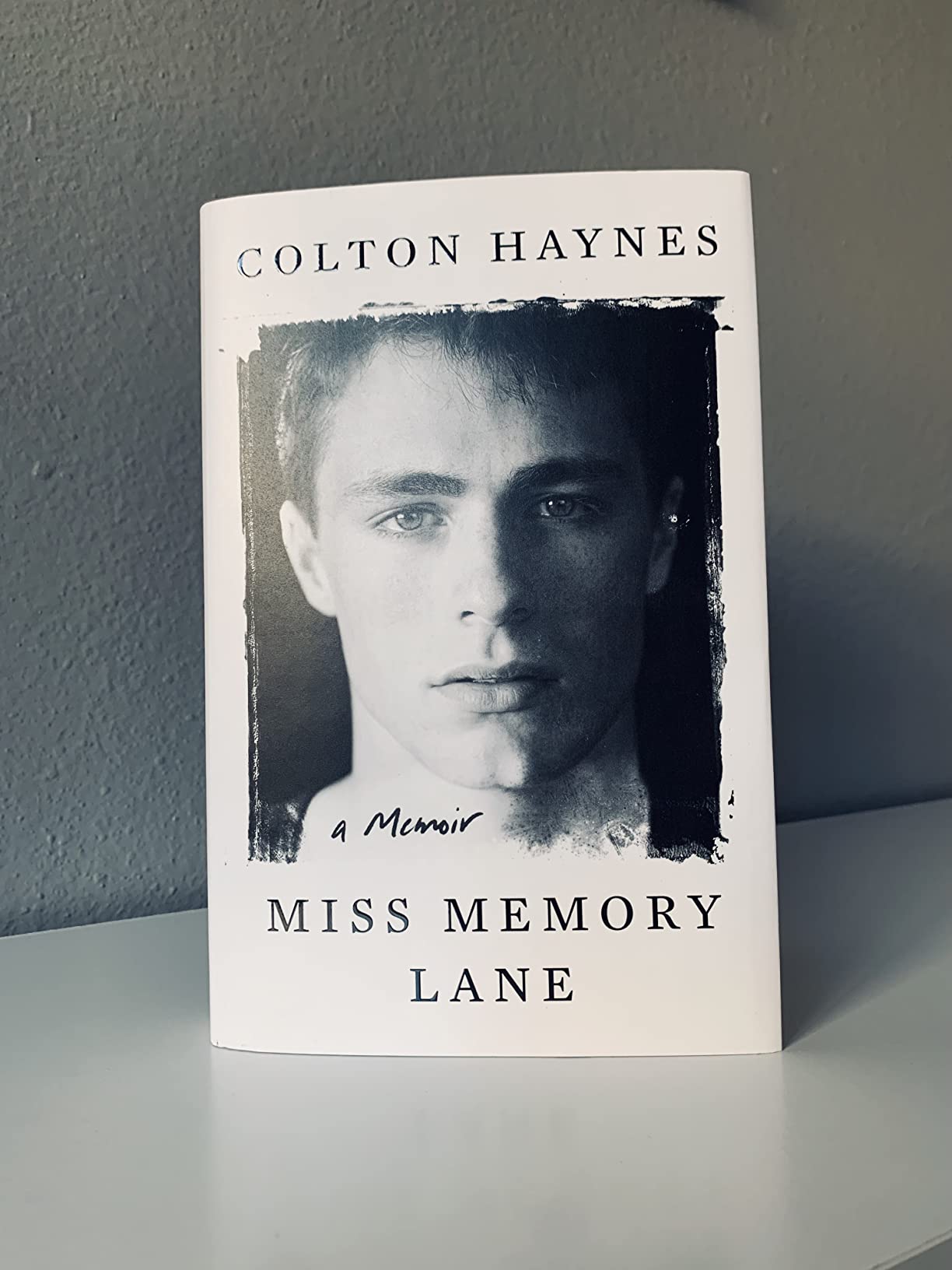 Miss Memory Lane: A Memoir: Haynes, Colton: 9781982176174: Amazon.com ...