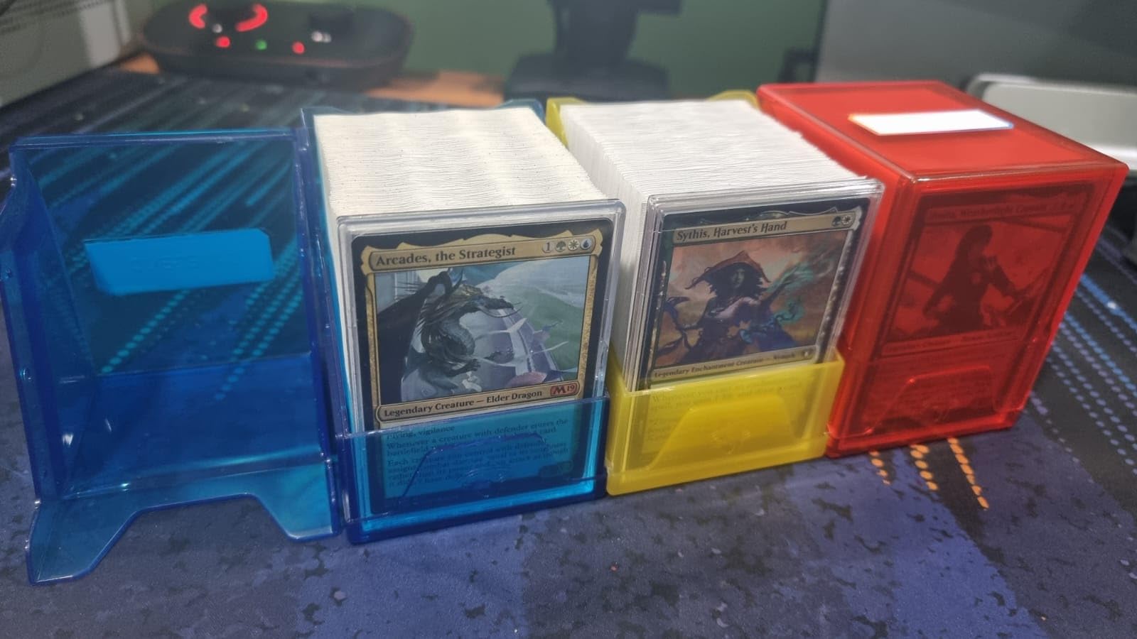 Amazon.com: Gamegenic Bastion 100+ XL Deck Box - Compact, Secure, and ...