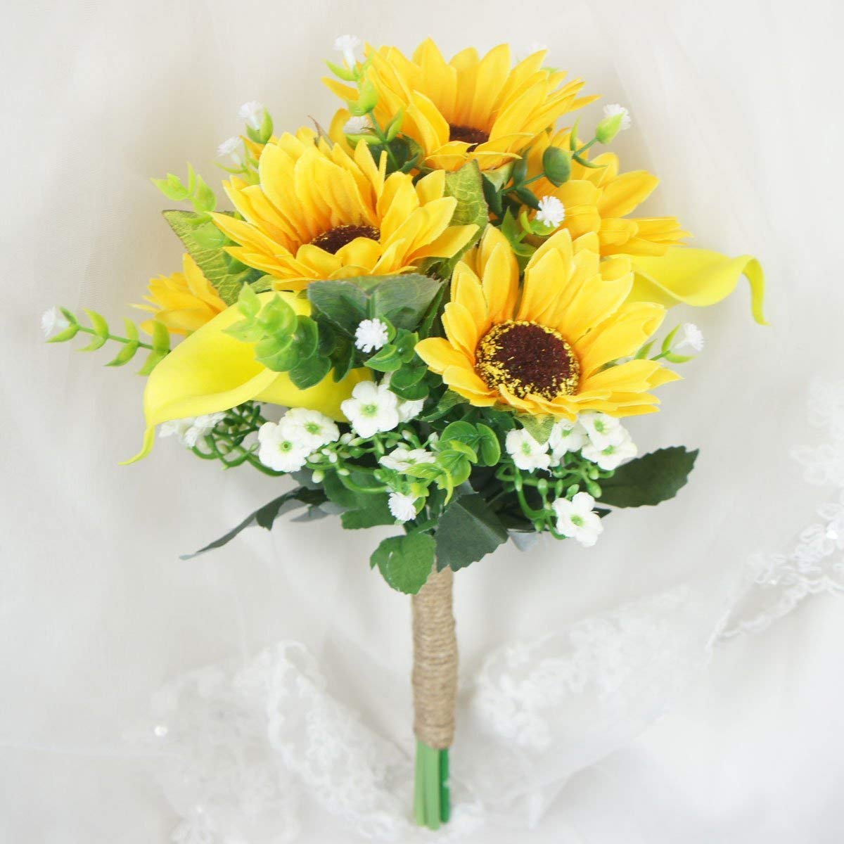 Sunflower and lily wedding bouquet | Beachweddingtips.com