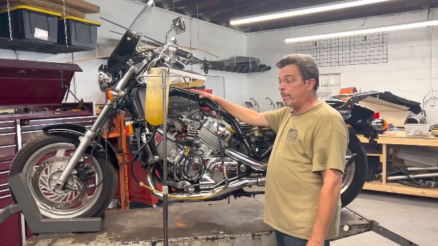 Watch How to use motorcycle Vacuum Carburetor Synchronization? on ...