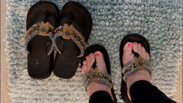 Watch Quick review of these Yellow Box animal print flip flops on ...