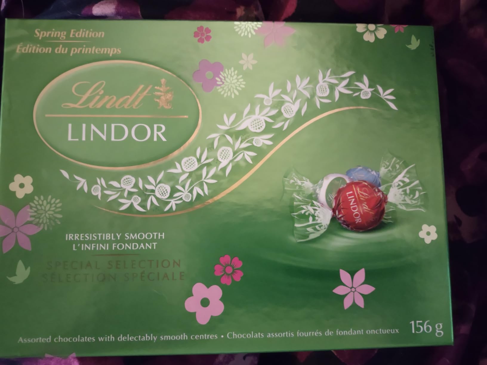 Lindt LINDOR Milk Chocolate Truffles Gift Box, 156-Gram Box, Chocolate ...