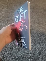 Amazon.com: The Gift: A Christmas Thriller Short Story eBook : McFadden, Freida: Kindle Store