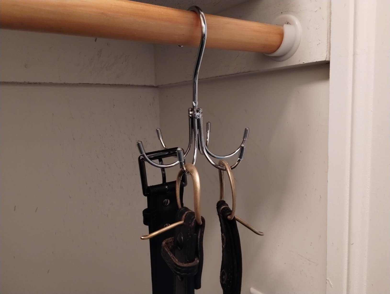 Amazon.com: Ulimart 4 Pack 360 Degree Rotating Belt Hanger, Plastic and ...