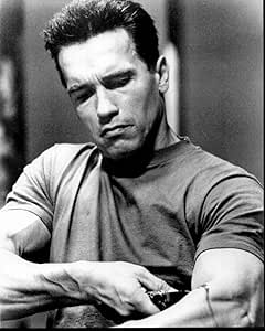 Amazon.com: Posterazzi Arnold Schwarzenegger Cutting Arm In Terminator ...