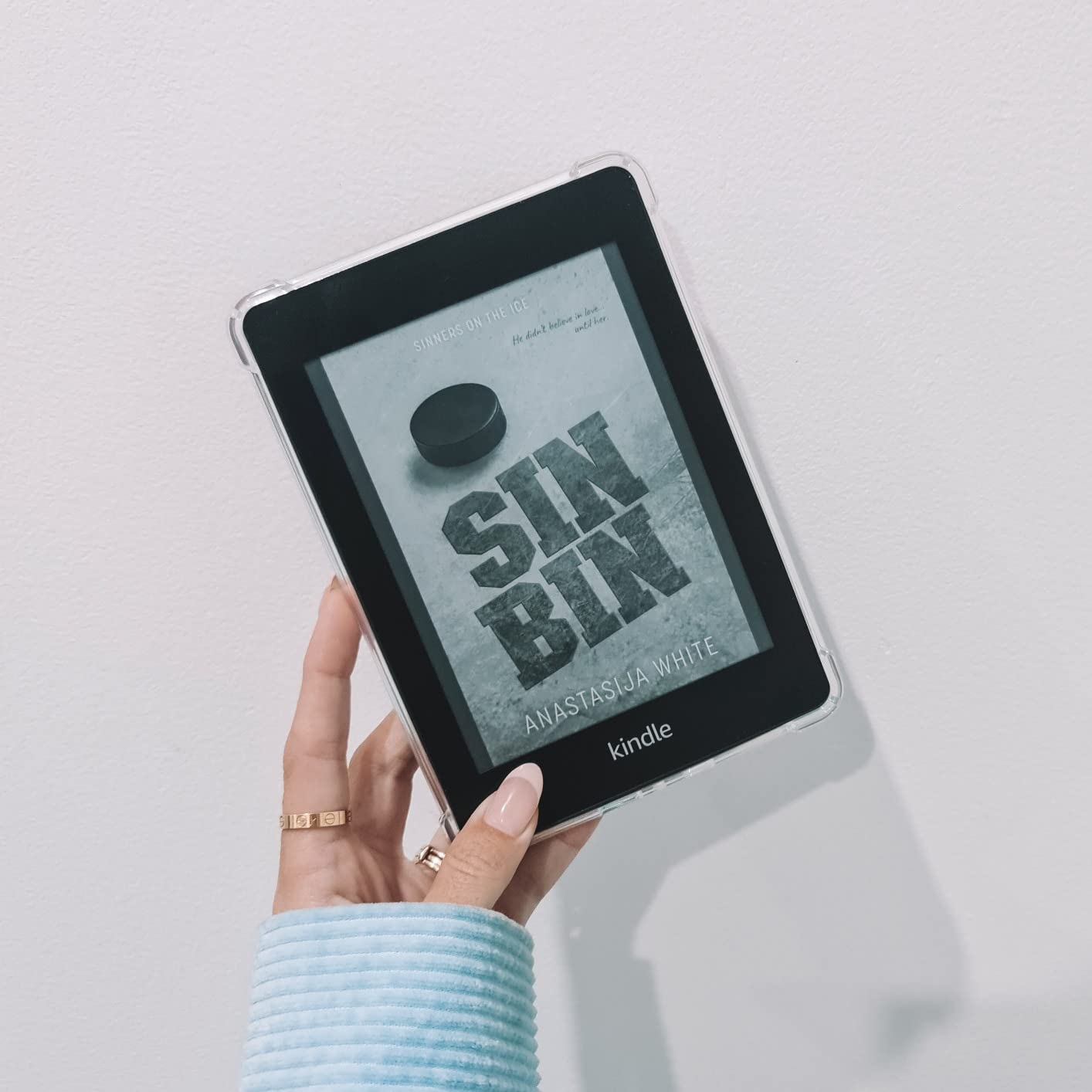 SIN-BIN: An Enemies To Lovers College Hockey Romance (Sinners on the Ice) eBook : White ...