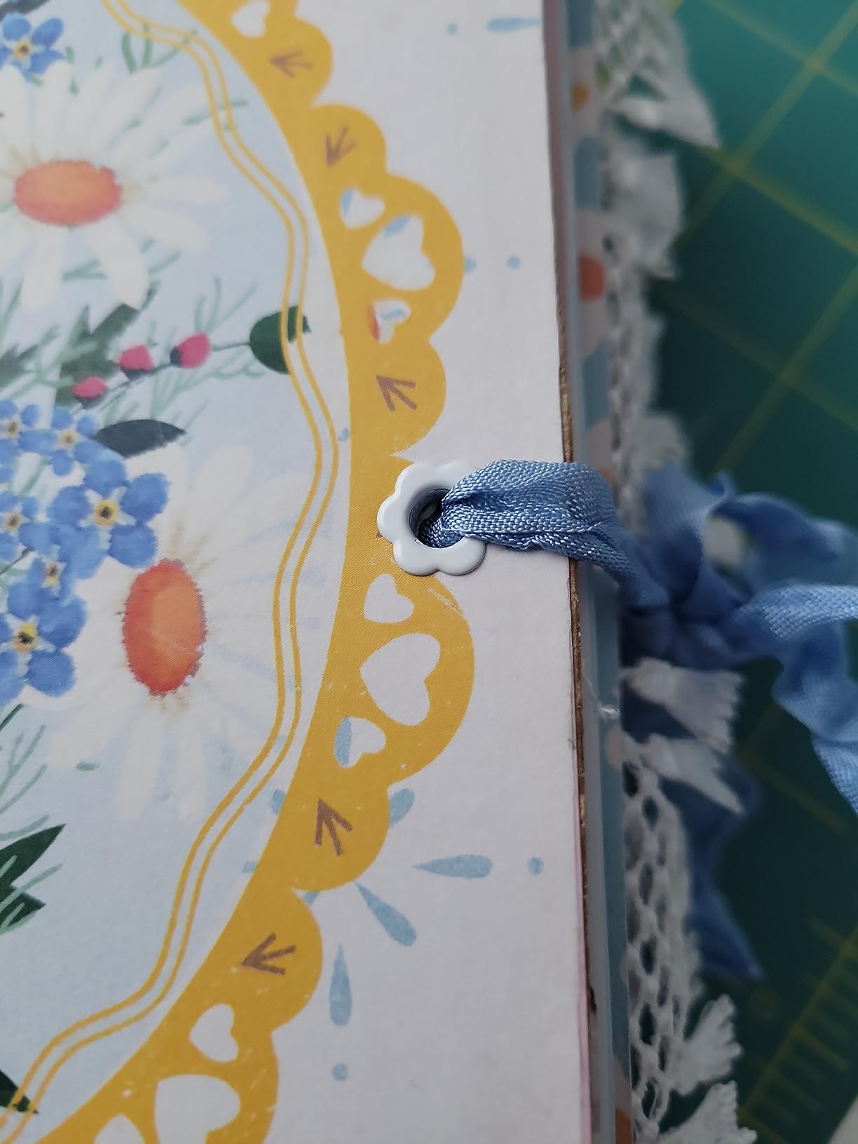 Amazon.com: Craftelier - Pack of 40 Flower Shaped Eyelets | Ideal for ...