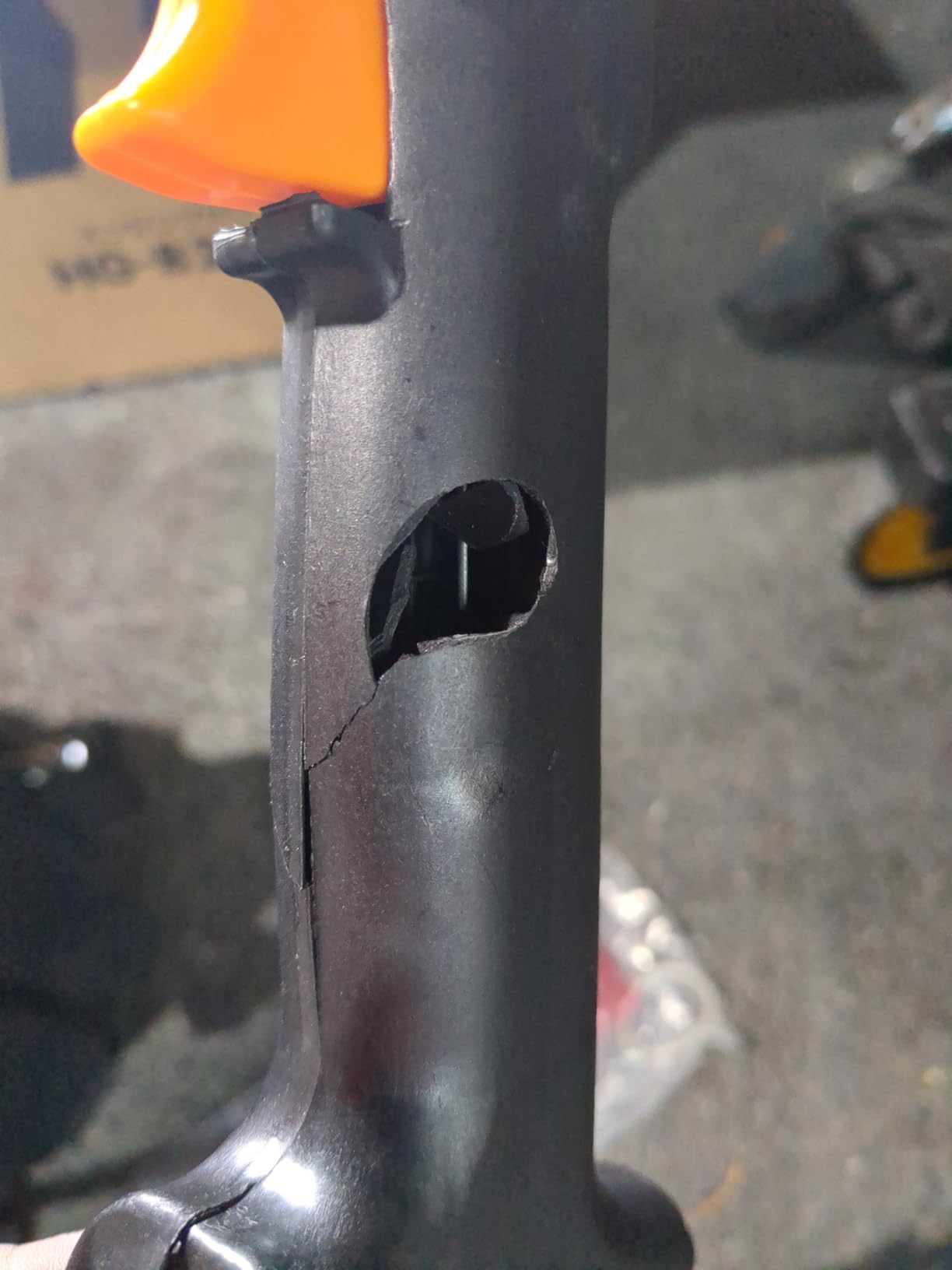 Amazon.co.jp: HAIGE(ハイガー) 背負い式 エンジンブロワー 業務用 家庭用 43cc 最大風速63m/s フラットノズル HG-B243B : DIY・工具・ガーデン