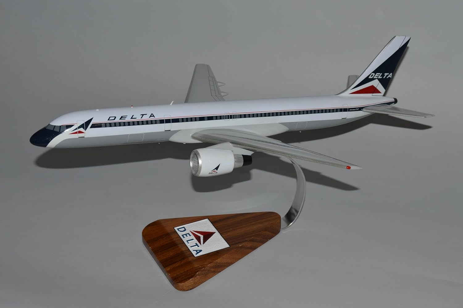 Amazon.com: Boeing 757-200 Delta Airlines Desktop Display Airplane ...