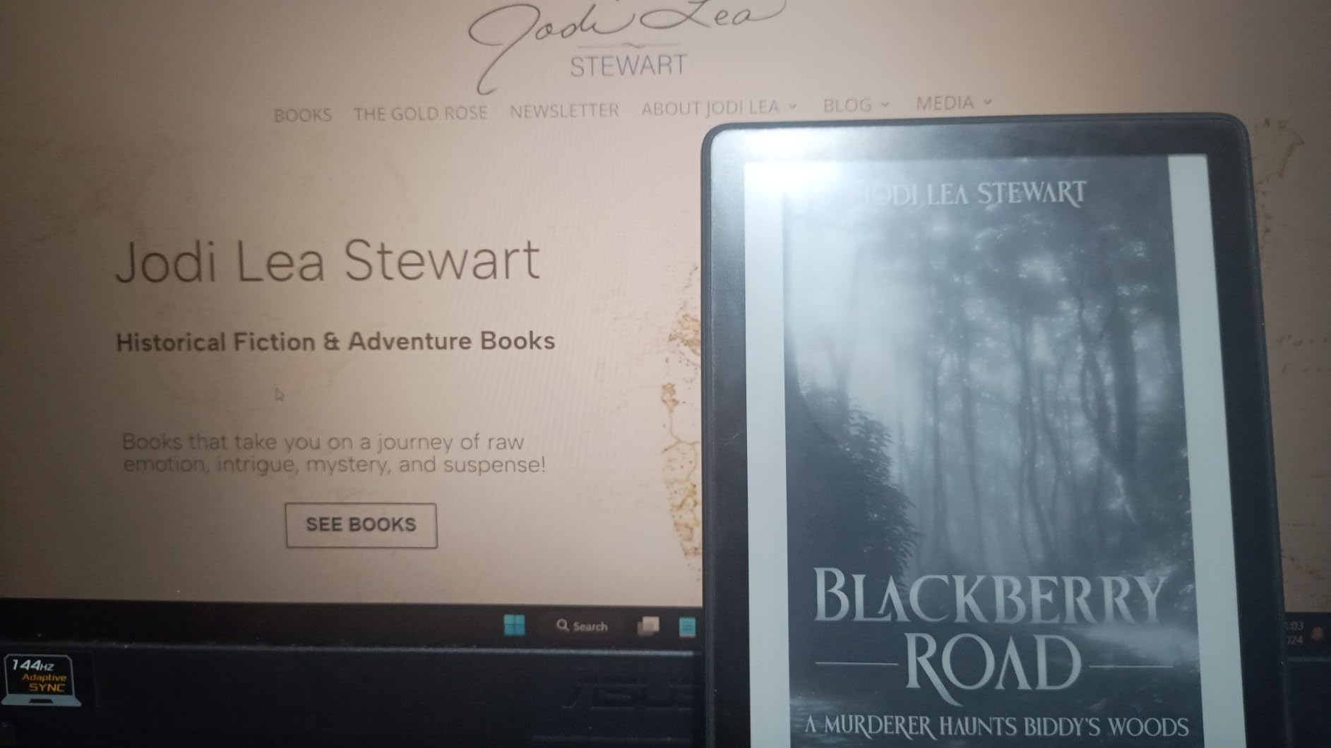 Blackberry Road : Stewart, Jodi Lea: Amazon.in: Books