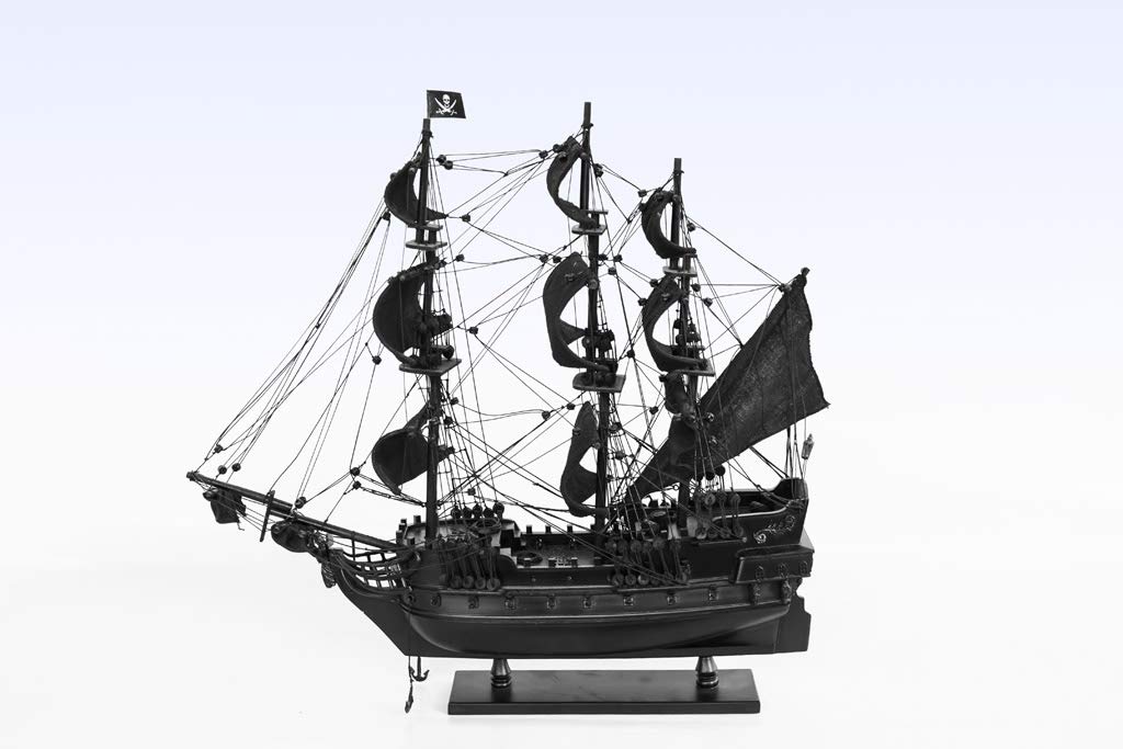 Seacraft Gallery Pirates of The Caribbean Handcrafted Model Ships 15.7 ...