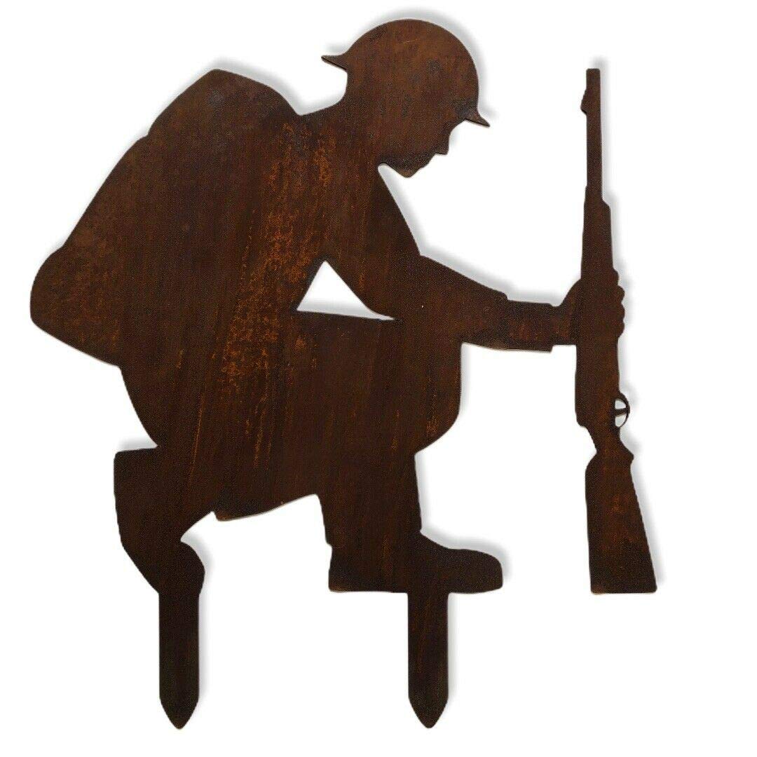 Rusty Metal Kneeling Soldier Lest We Forget Piece Garden Feature ...