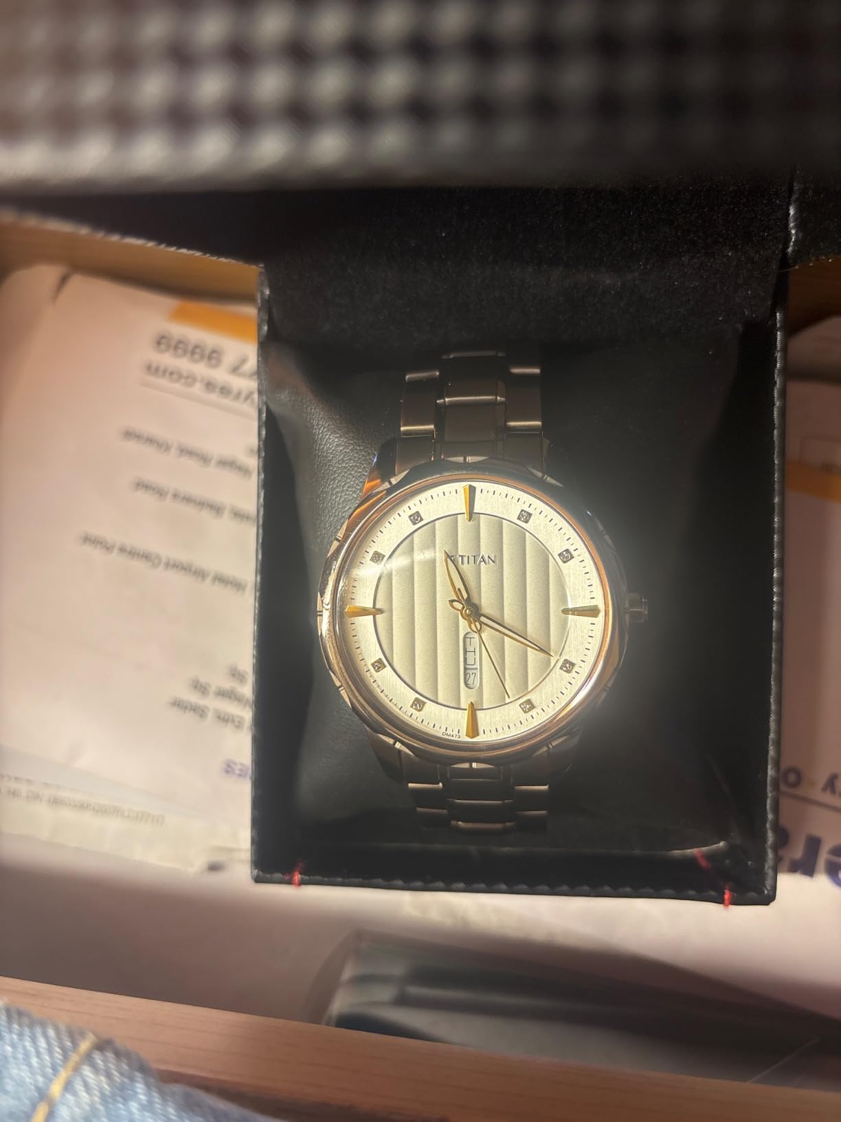 Titan Analog Off-White Dial Men's Watch-1875QM01 : Amazon.in: Watches