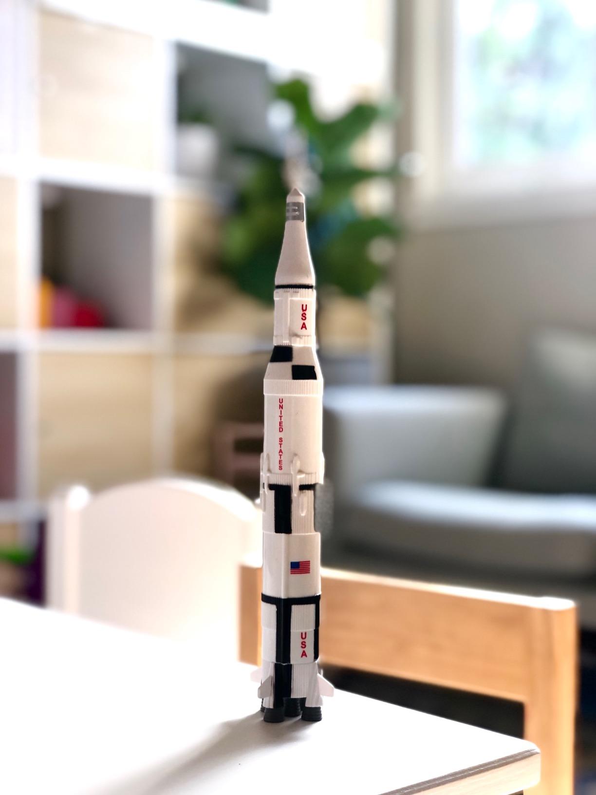 Amazon.com: Echo Toys Legends of Space - Saturn V Rocket Set with ...