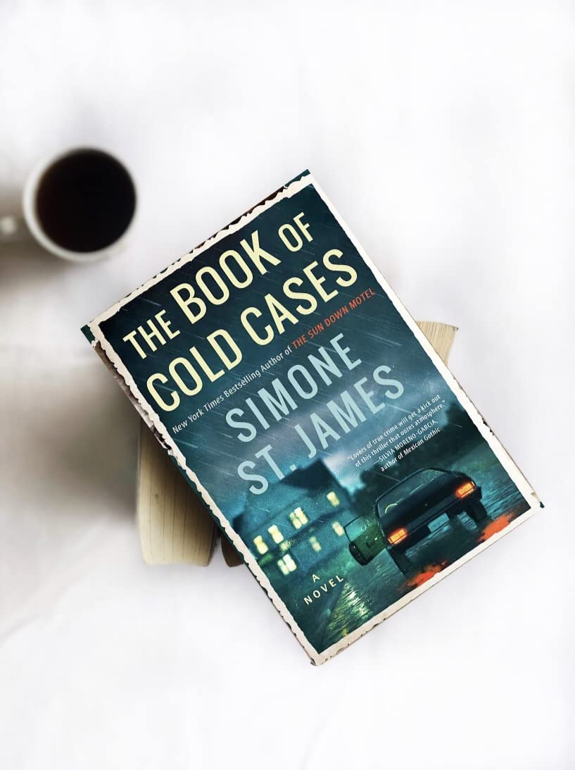 The Book of Cold Cases : St. James, Simone: Amazon.in: Books
