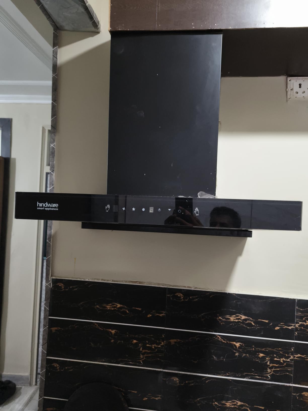 Hindware Chimney Myra Black 60cm 1000m3/hr Chimney Baffle Filters ...