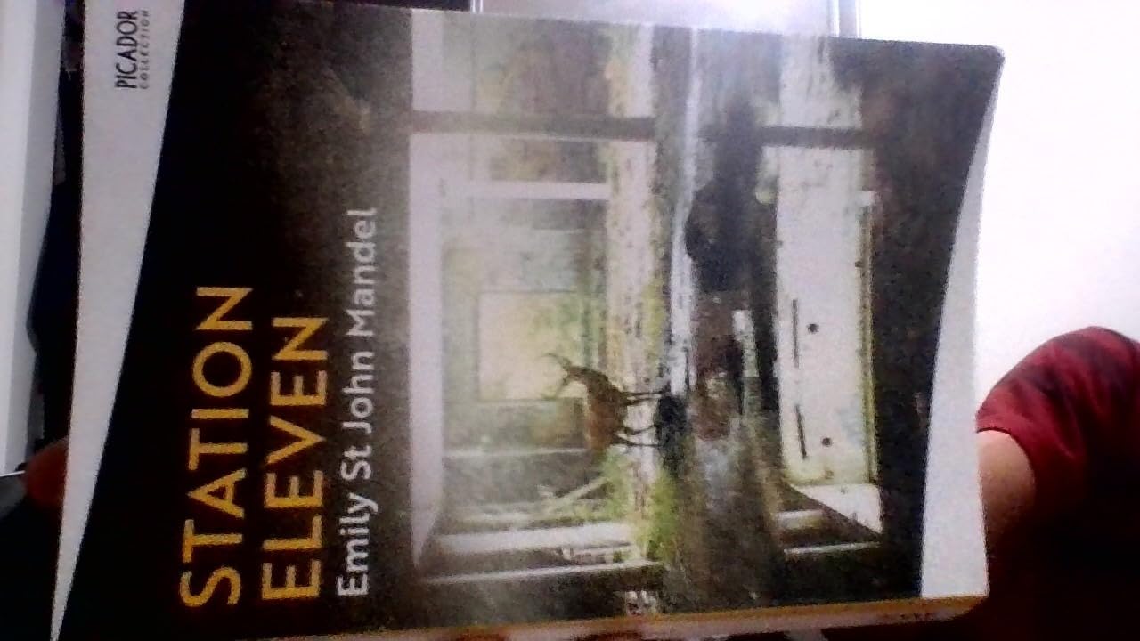 Station Eleven eBook : Mandel, Emily St. John: Amazon.com.au: Kindle Store