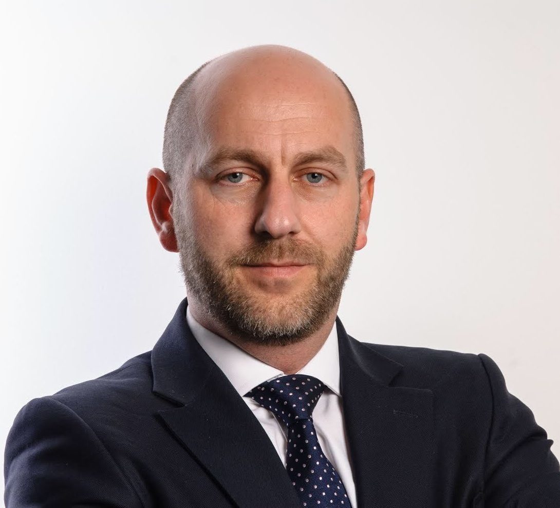 Amazon.co.uk: Chris Luenen: books, biography, latest update