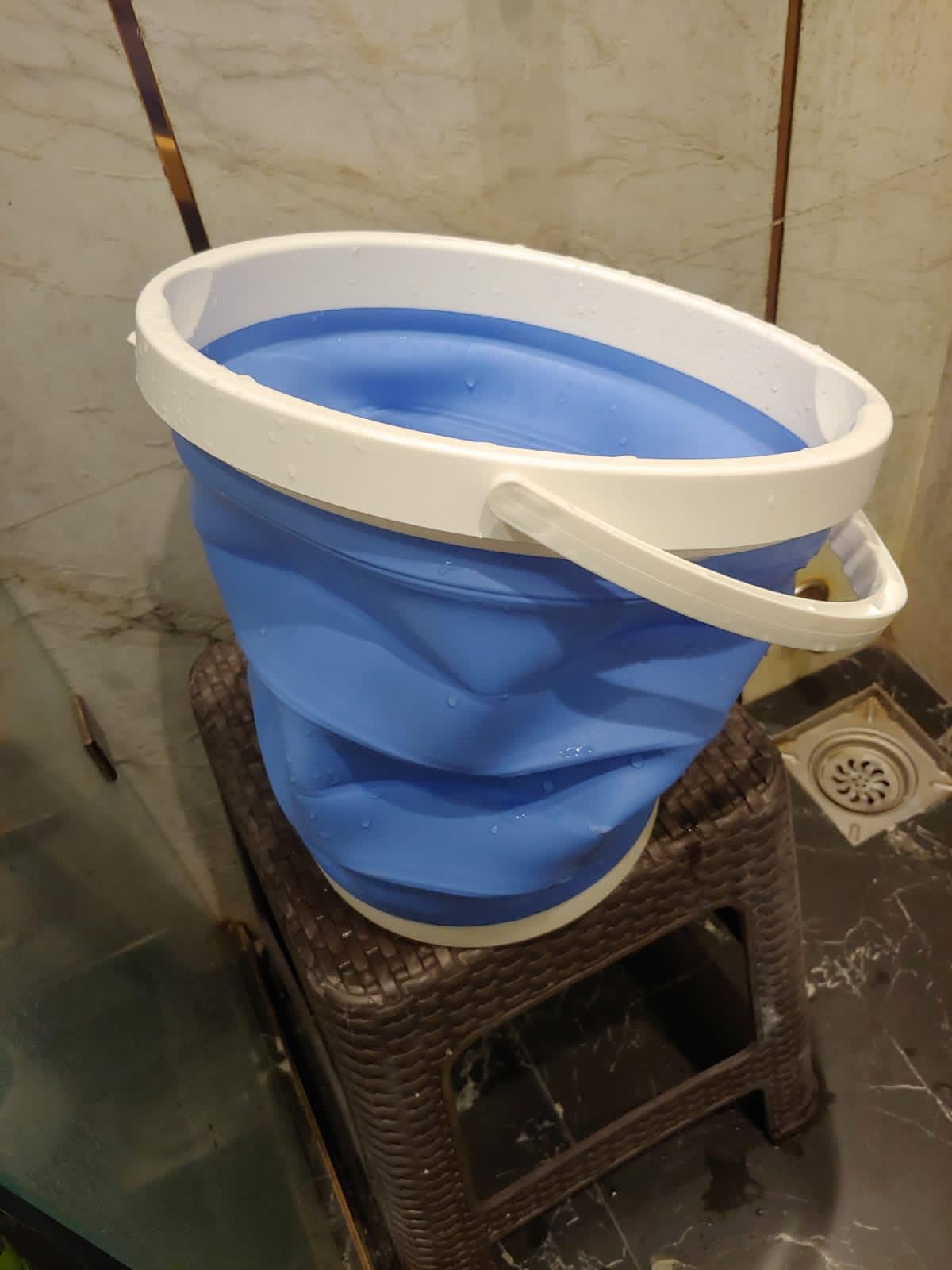 Milton Collapsible 18 (Foldable) Bucket, 17 litres, Orange : Amazon.in ...