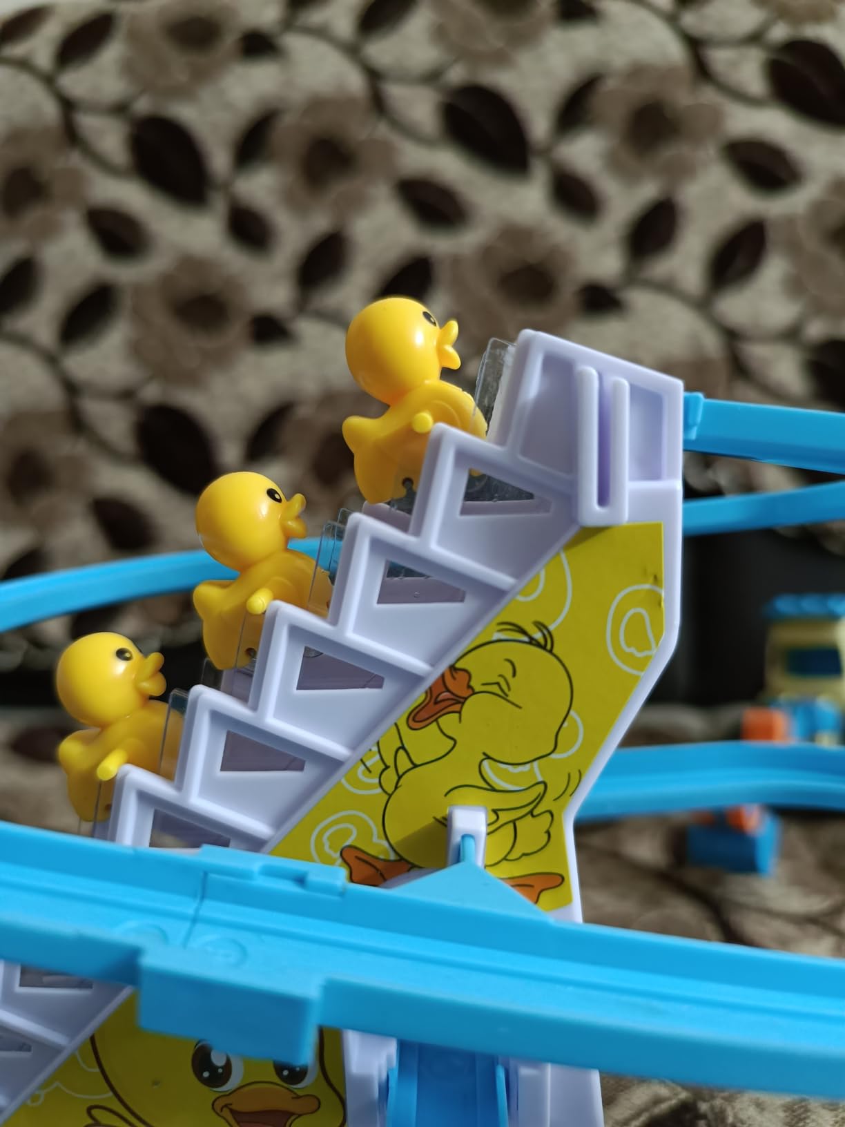 BELOXY Duck Slide Toy Set, Funny Automatic Stair-Climbing Ducklings ...