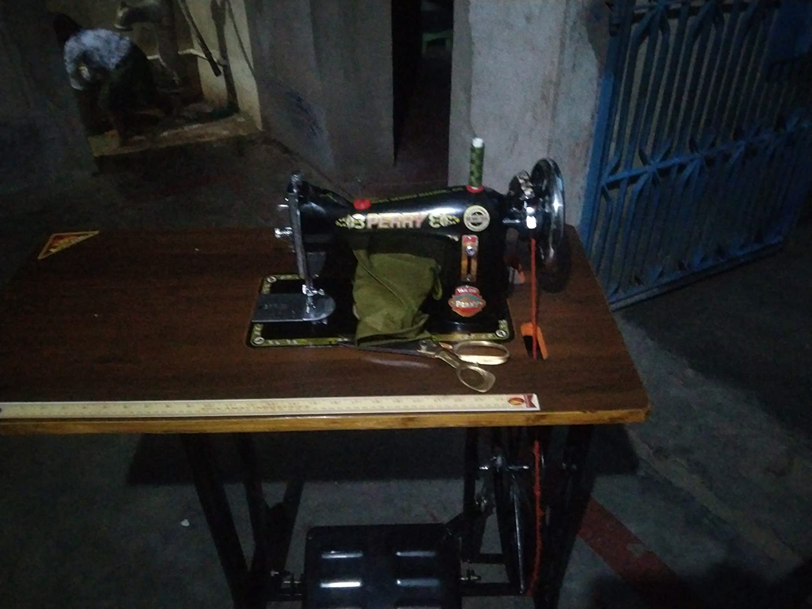 Perry Sewing Machine Tailor Model Complete Set , Black : Amazon.in ...