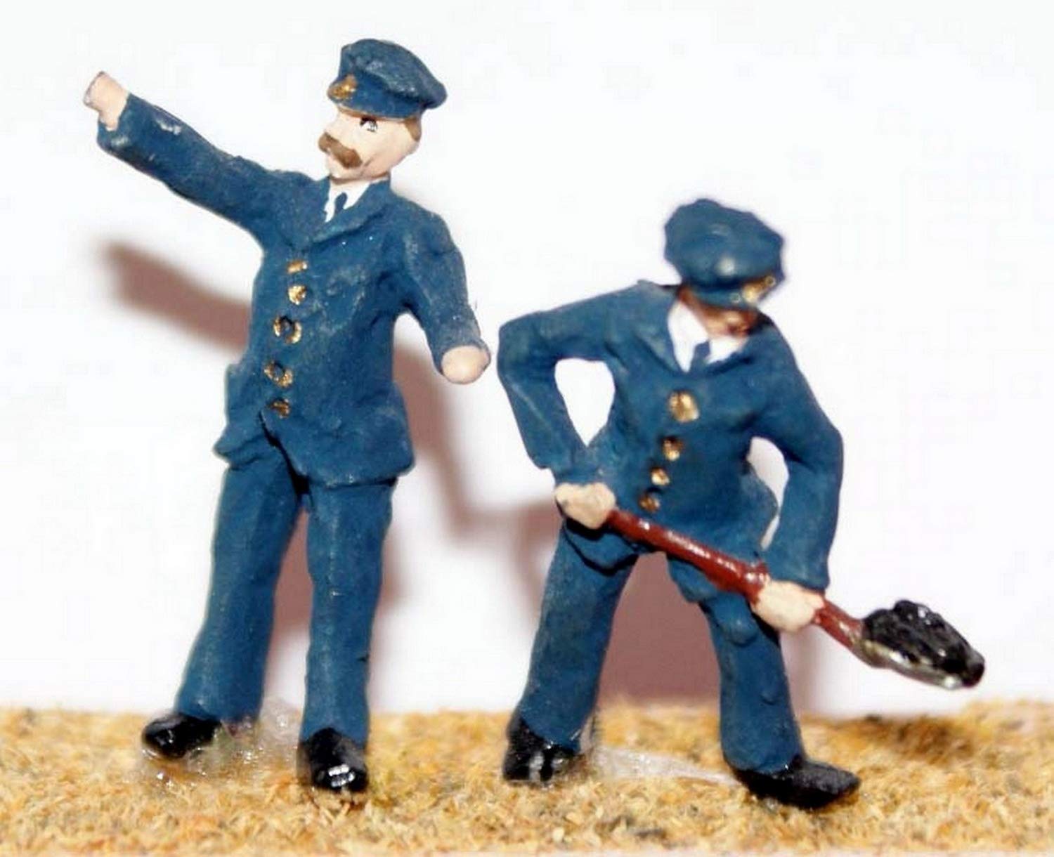 Langley Models Loco Crew Driver + Fireman OO Scale Metal Model PAINTED ...