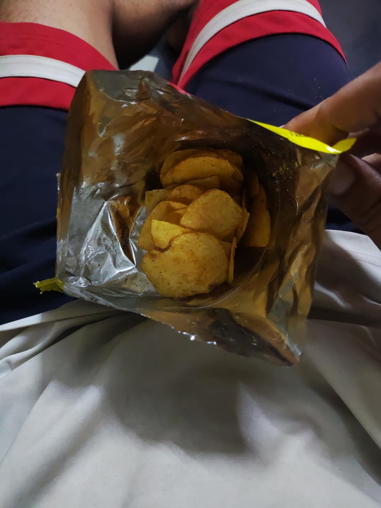 Bingo Original Style Chilli Sprinkled Potato Chips, 28g : Amazon.in ...
