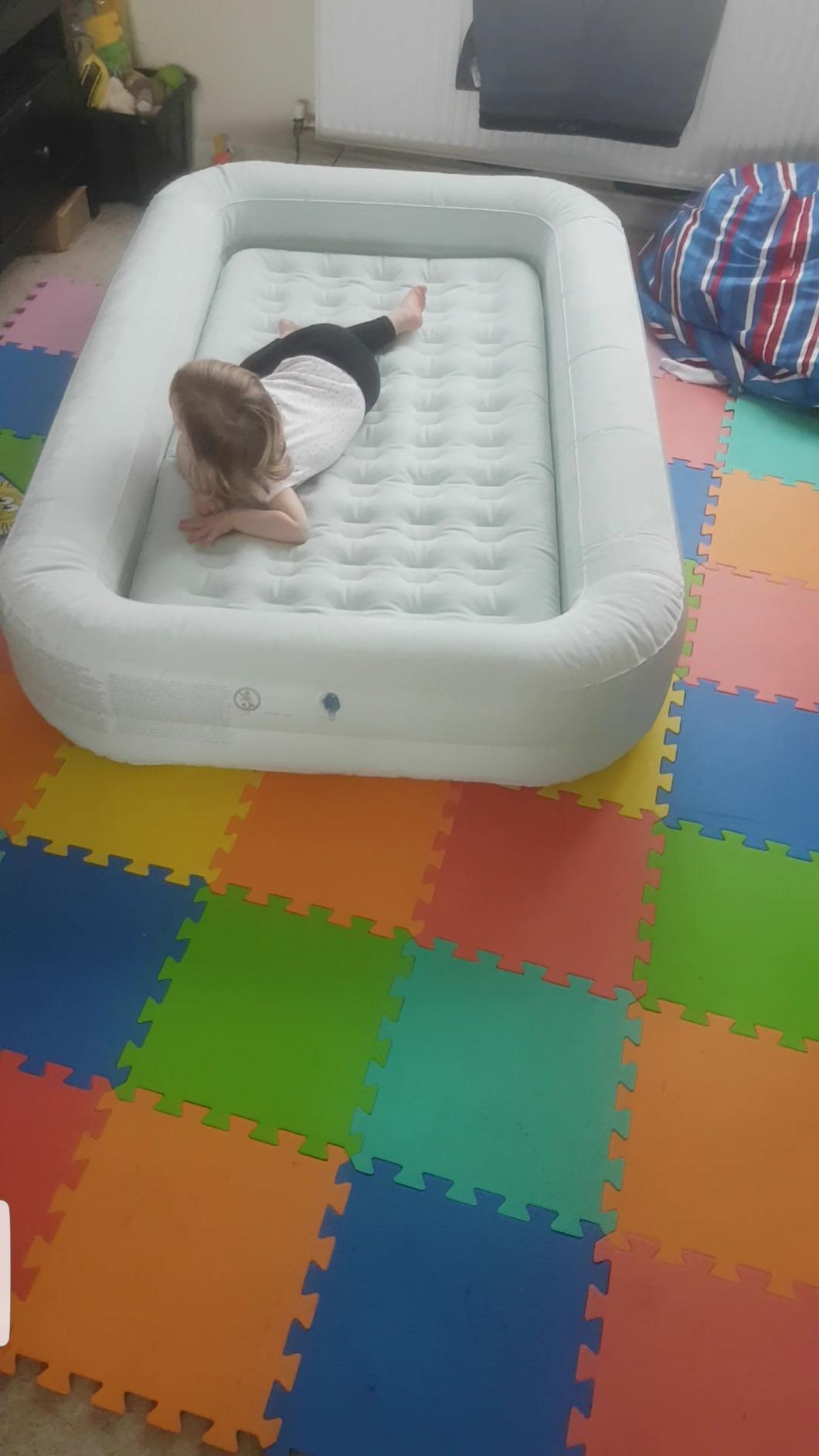 Intex Kidz Travel Cot Bed Inflatable Mattress Air Bed with Pump, 3-6 ...