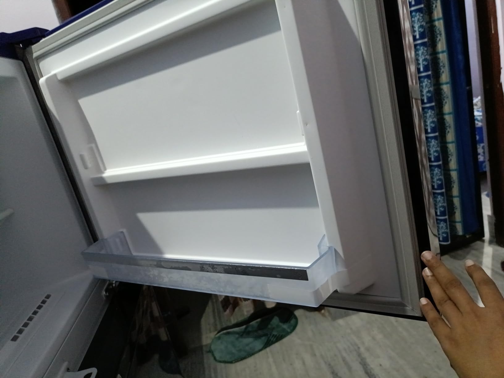 Voltas Beko ‘A TATA Product’ 228 L 2 star Frost free Refrigerator with ...