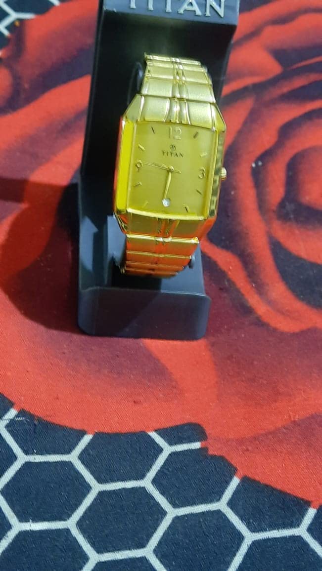 Titan Karishma Analog Men's Watch NM9264YM02