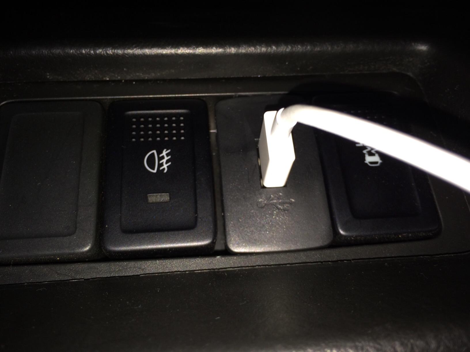 Amazon | エーモン(amon) AODEA(オーディア) USB接続通信パネル ホンダ車用 2314 | ソケット分配器 | 車＆バイク