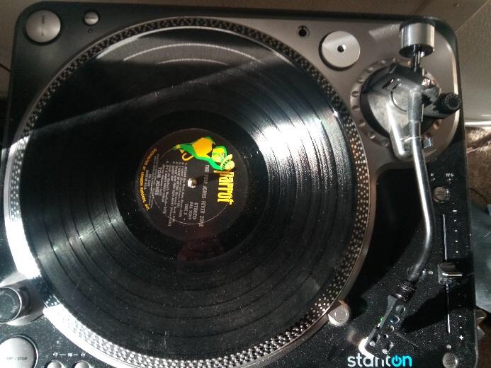 Amazon.com: 45 RPM Adapter Solid Aluminum for most Vinyl Record ...