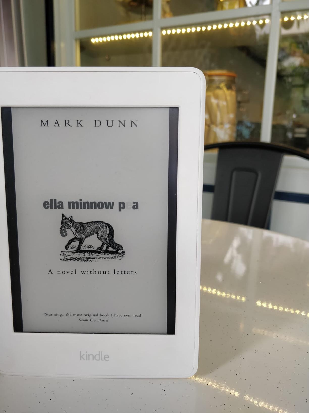 Ella Minnow Pea: A Novel in Letters : Dunn, Mark: Amazon.in: Books