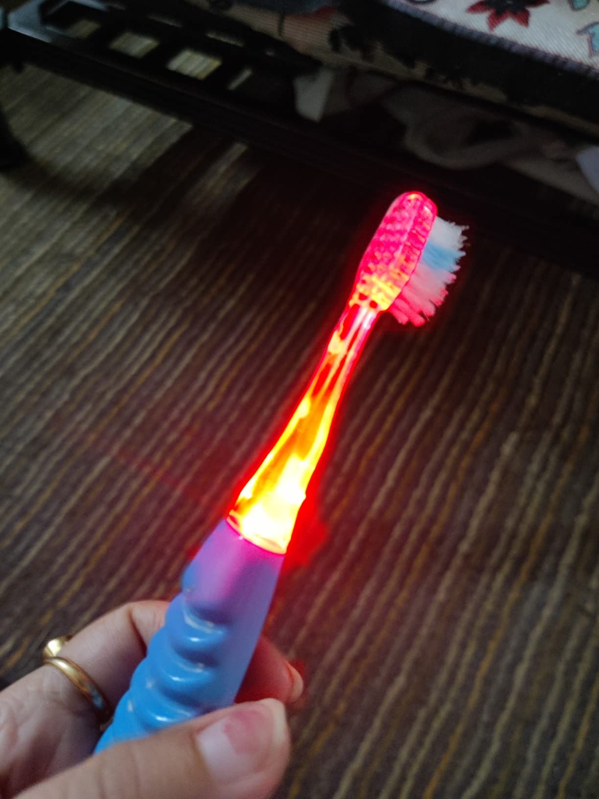 Aquawhite Peppa Pig Flash manual Toothbrush for Kids with Hygiene Cap ...