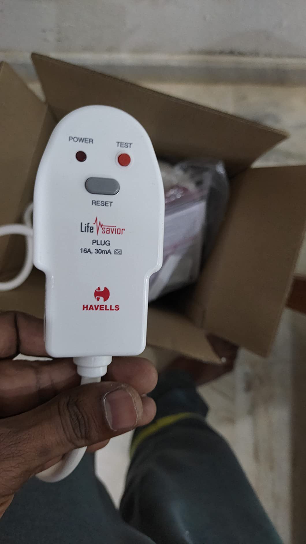 Havells Plastic 16A 30mA PRCD Plug Top (White) : Amazon.in: Home ...