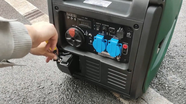 Watch Hudson Motors 4500-Watt Super Quiet Inverter Generator on Amazon Live