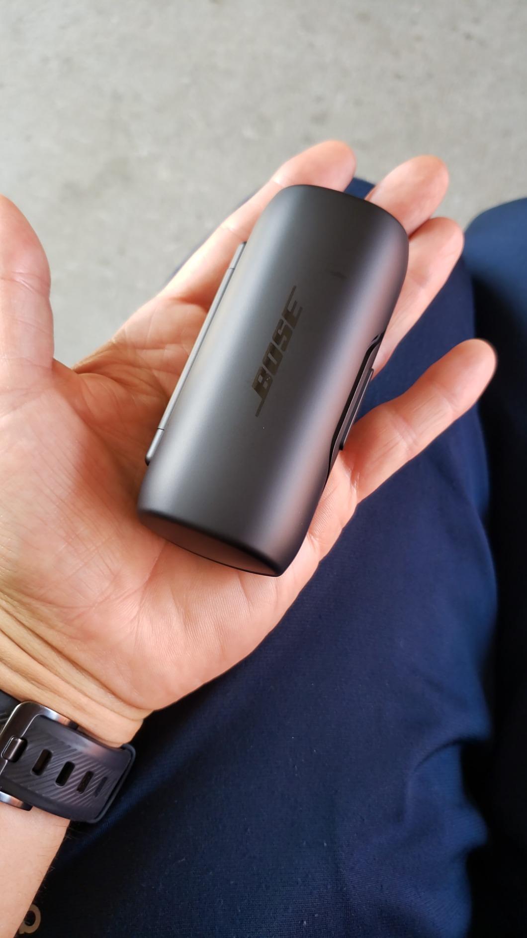 Amazon.com: Bose Soundsport Free Wireless Charging Case (Black ...