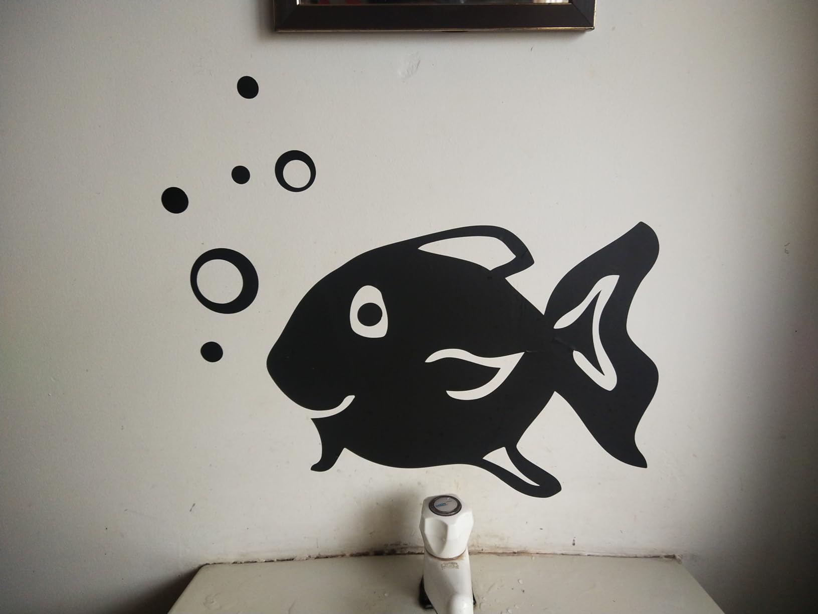ISEE 360® Fish with Bubbles Vinyl Decal for Wash Basin Walls Waterproof ...