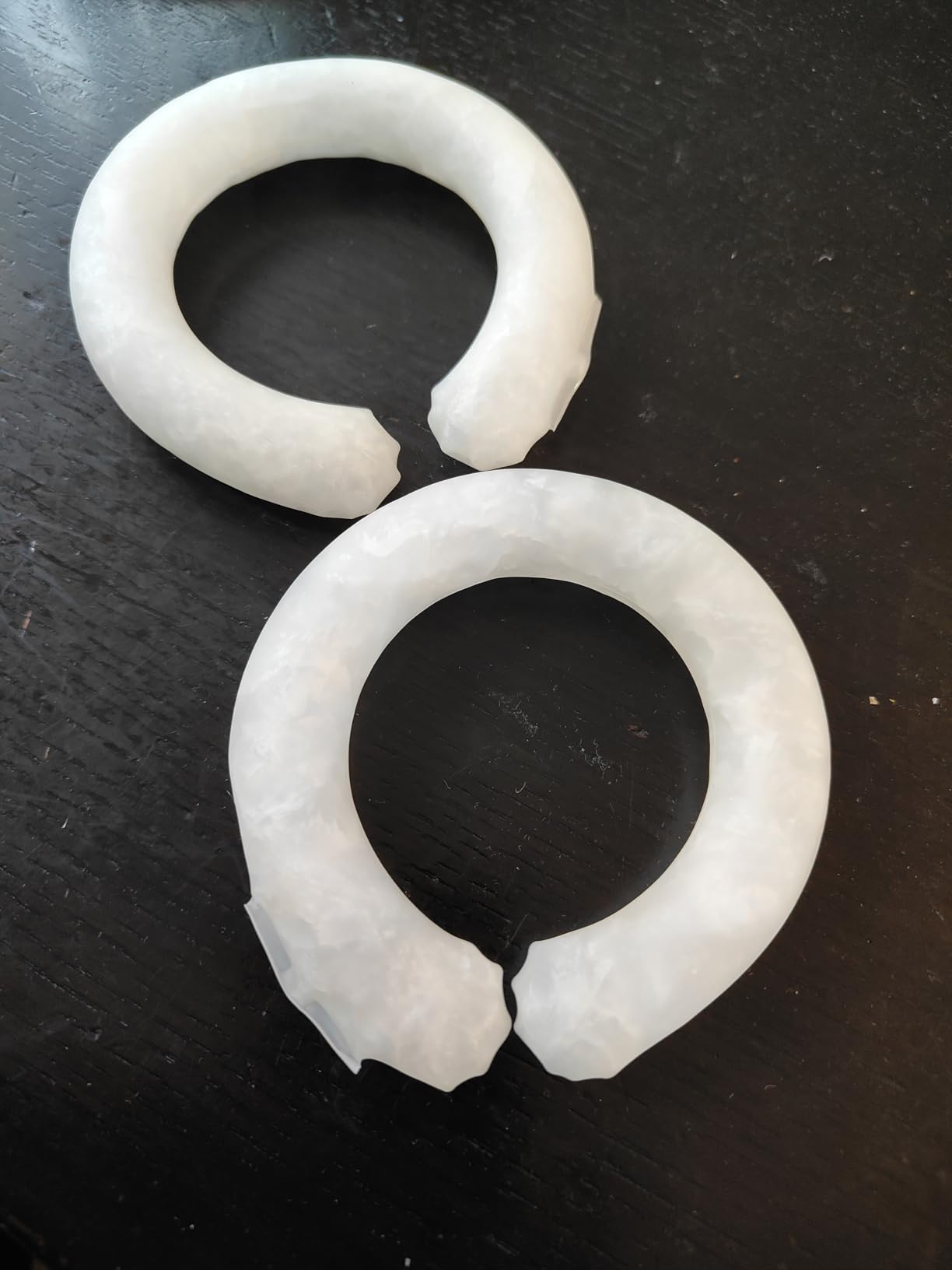 Amazon.co.jp: [Hiyear] 【2025新発想】手首用 クールリング アイス手首リング 冷却グッズ ひんやり手首 ひんやりグッズ 暑さ対策 夏用 冷感 繰り返し使用 アウトドア ...